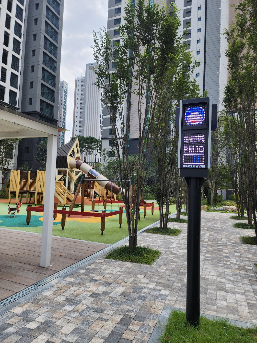 충주 신도시 삼일파라뷰그랜드 센트럴 아파트 놀이터 앞 미세먼지 신호등 설치 Pisolution